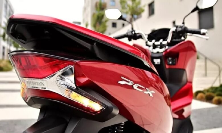 Skuter Matic Mewah! Honda PCX 175 cc 2024 Mencuri Hati dengan Desain ...