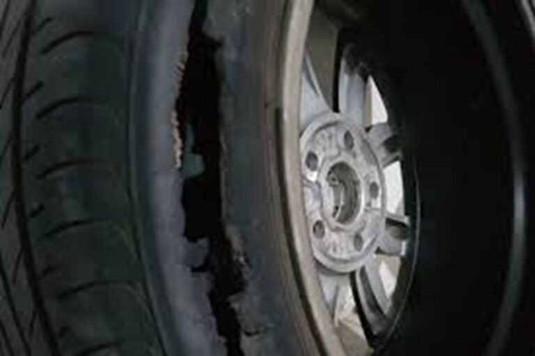 Ini 3 Tips dari Bengkel untuk Cegah Ban Mobil Pecah Saat Dipakai Jalan ...